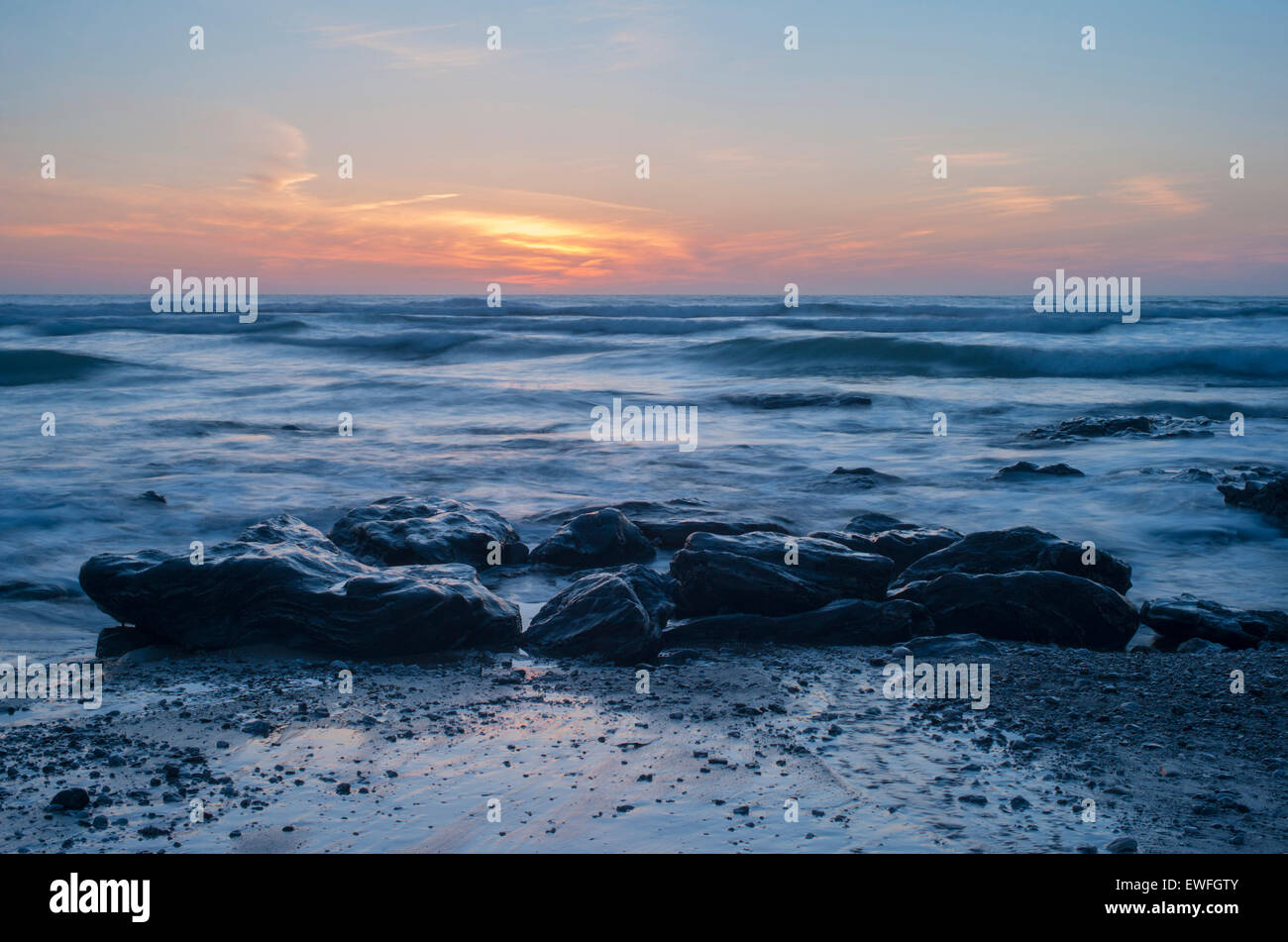 Dark wet rocks hi-res stock photography and images - Alamy