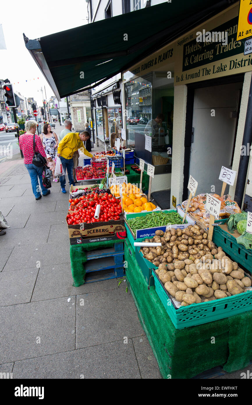 traditional fruit and veg vegetable shop display Stock Photo - Alamy