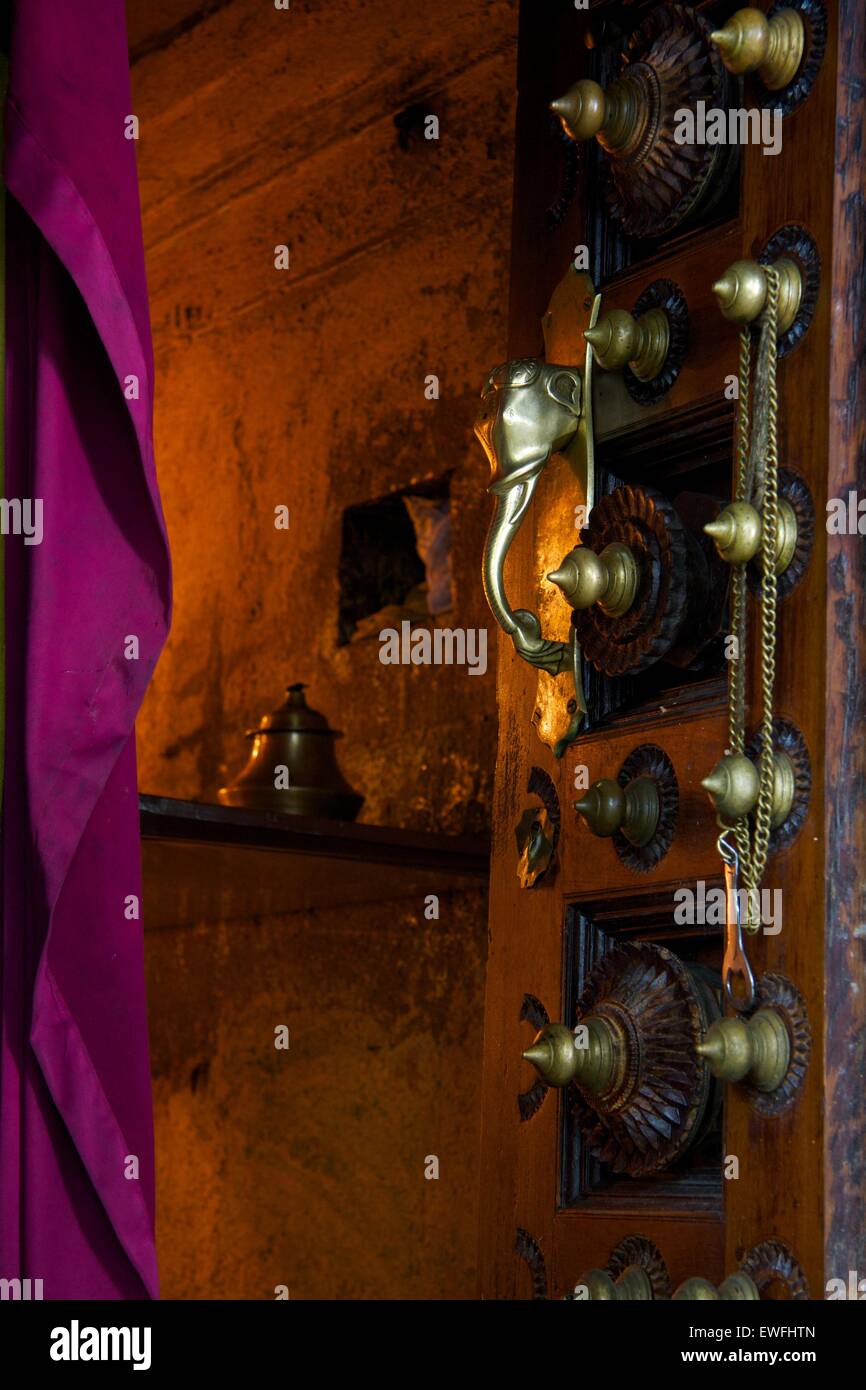 candy hindu temple, sri lanka Stock Photo - Alamy