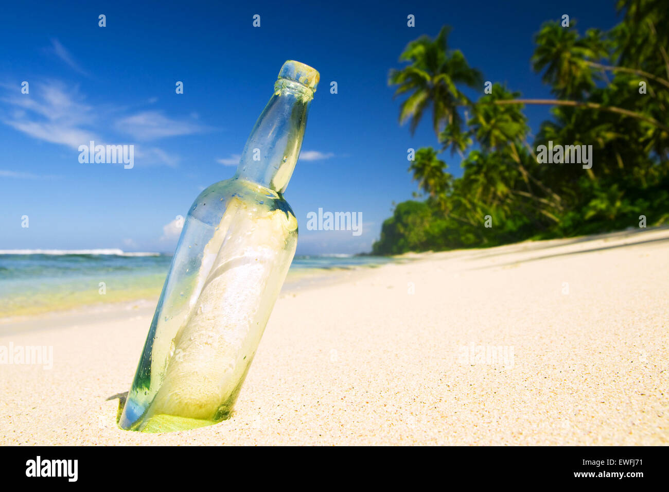 Message in a bottle Stock Photo - Alamy