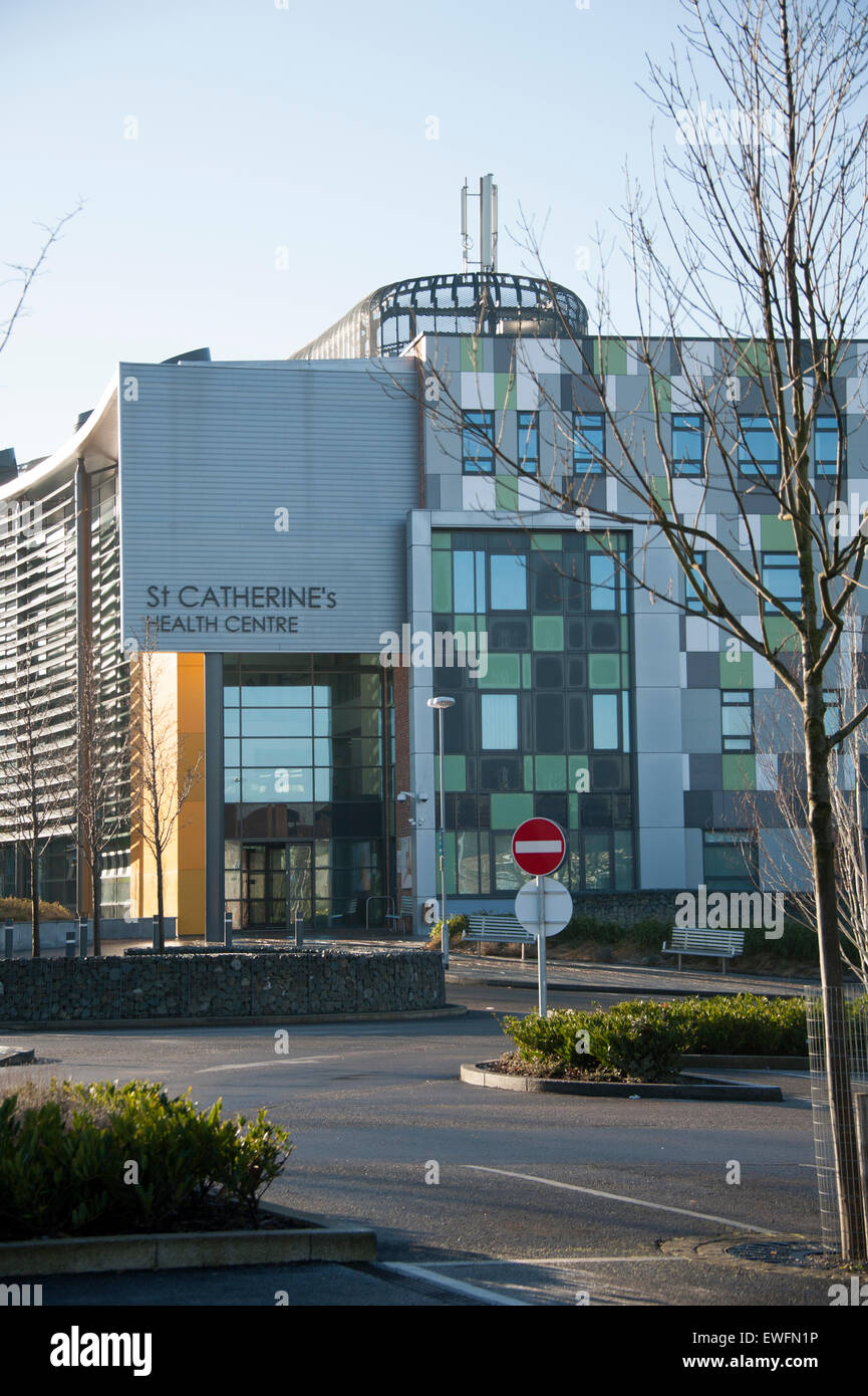 Modern Architecture Hospital Health Centre NHS Stock Photo - Alamy