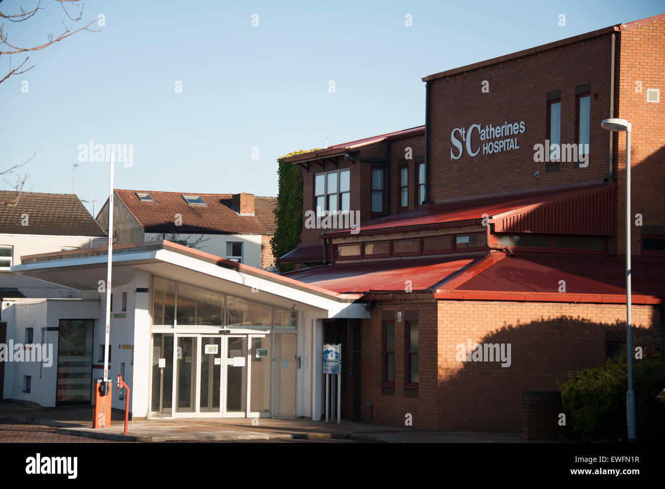 Modern hospital architecture hi-res stock photography and images - Alamy