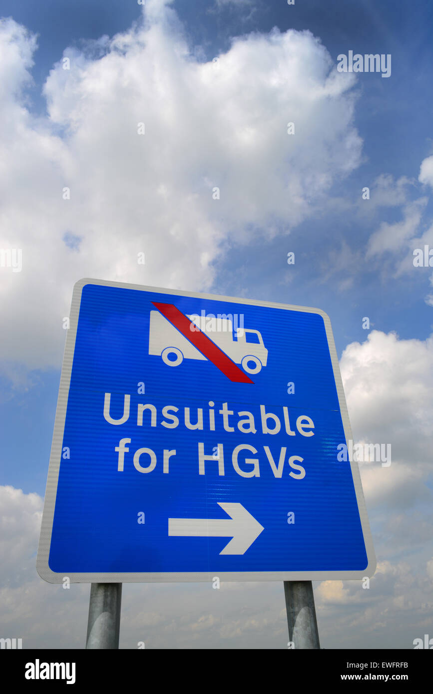 Warning sign of road unsuitable for hgv hi-res stock photography and ...
