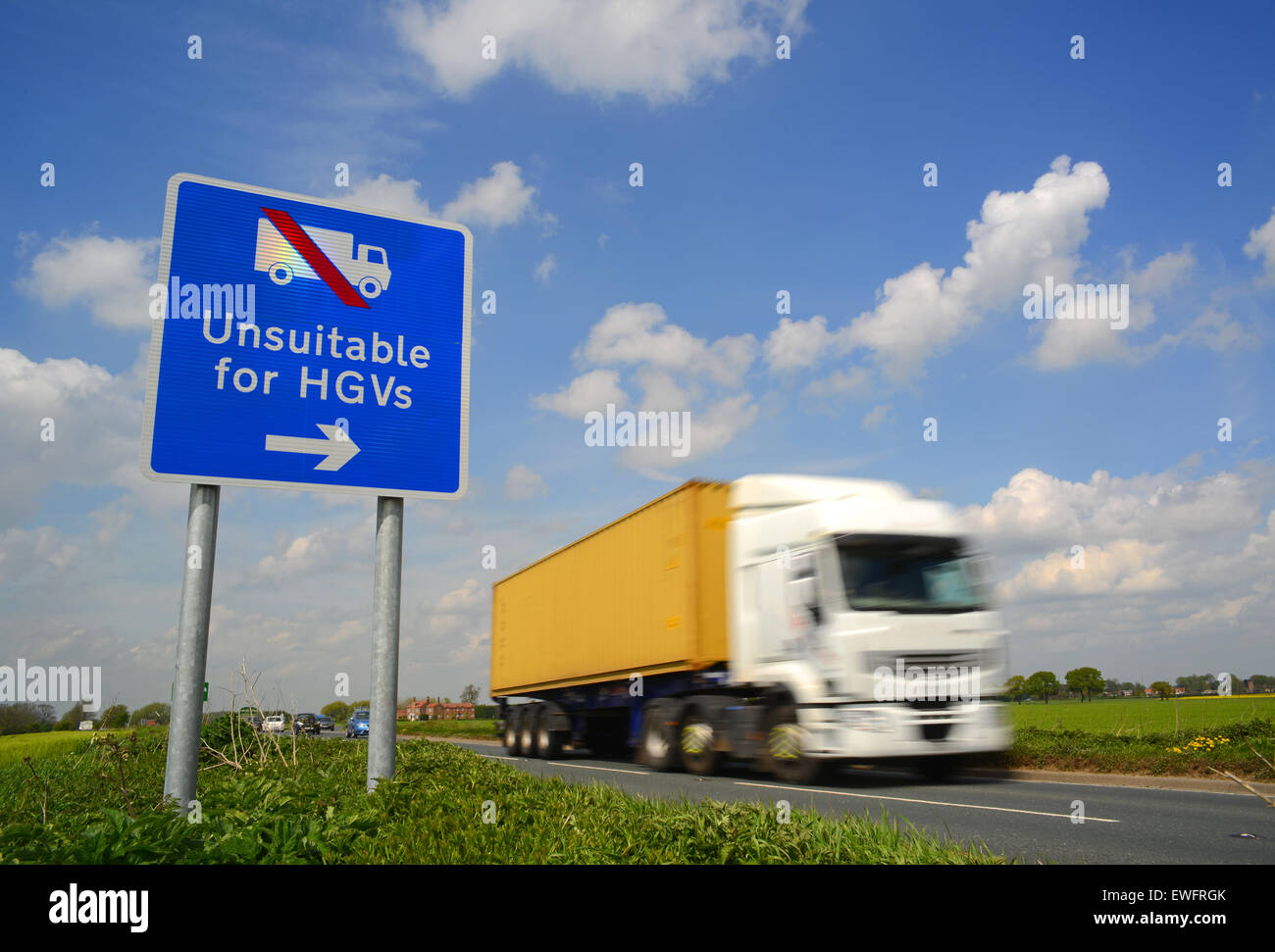 Prohibited lorry road sign hi-res stock photography and images - Alamy