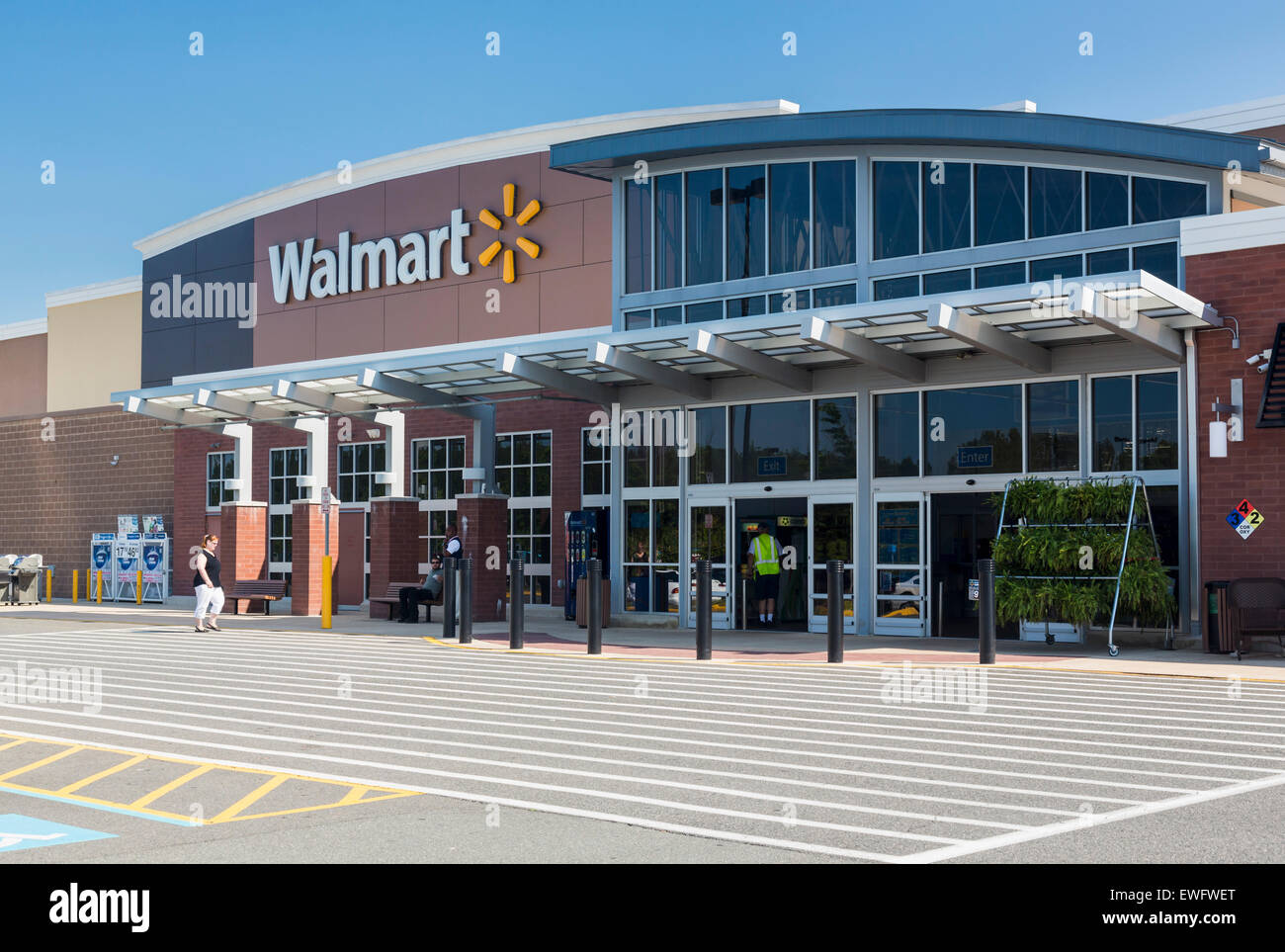 Walmart hi-res stock photography and images - Alamy