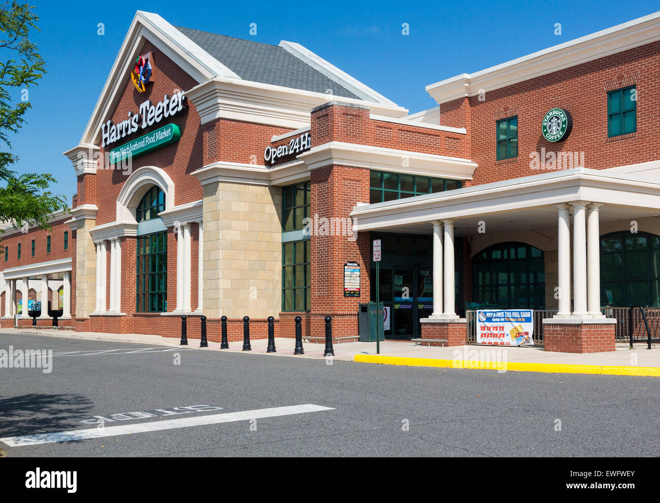 Supermarket exterior hi-res stock photography and images - Alamy
