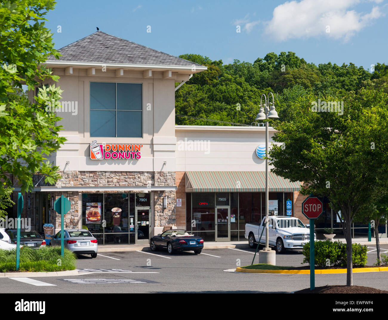Dunkin donuts exterior hi-res stock photography and images - Alamy