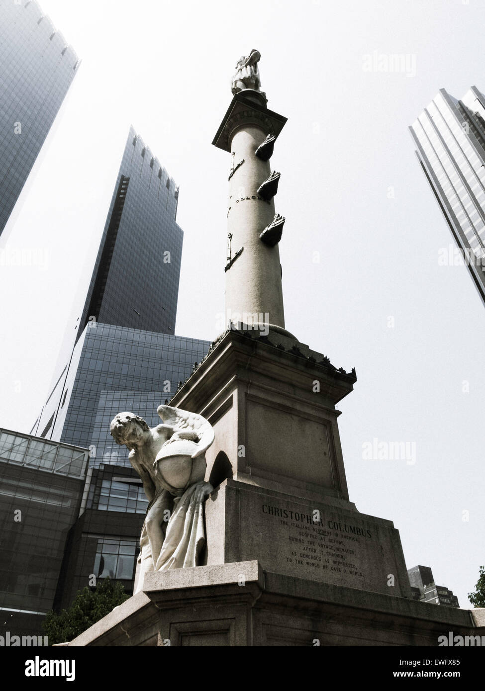 Bronze statue of christopher columbus hi-res stock photography and ...