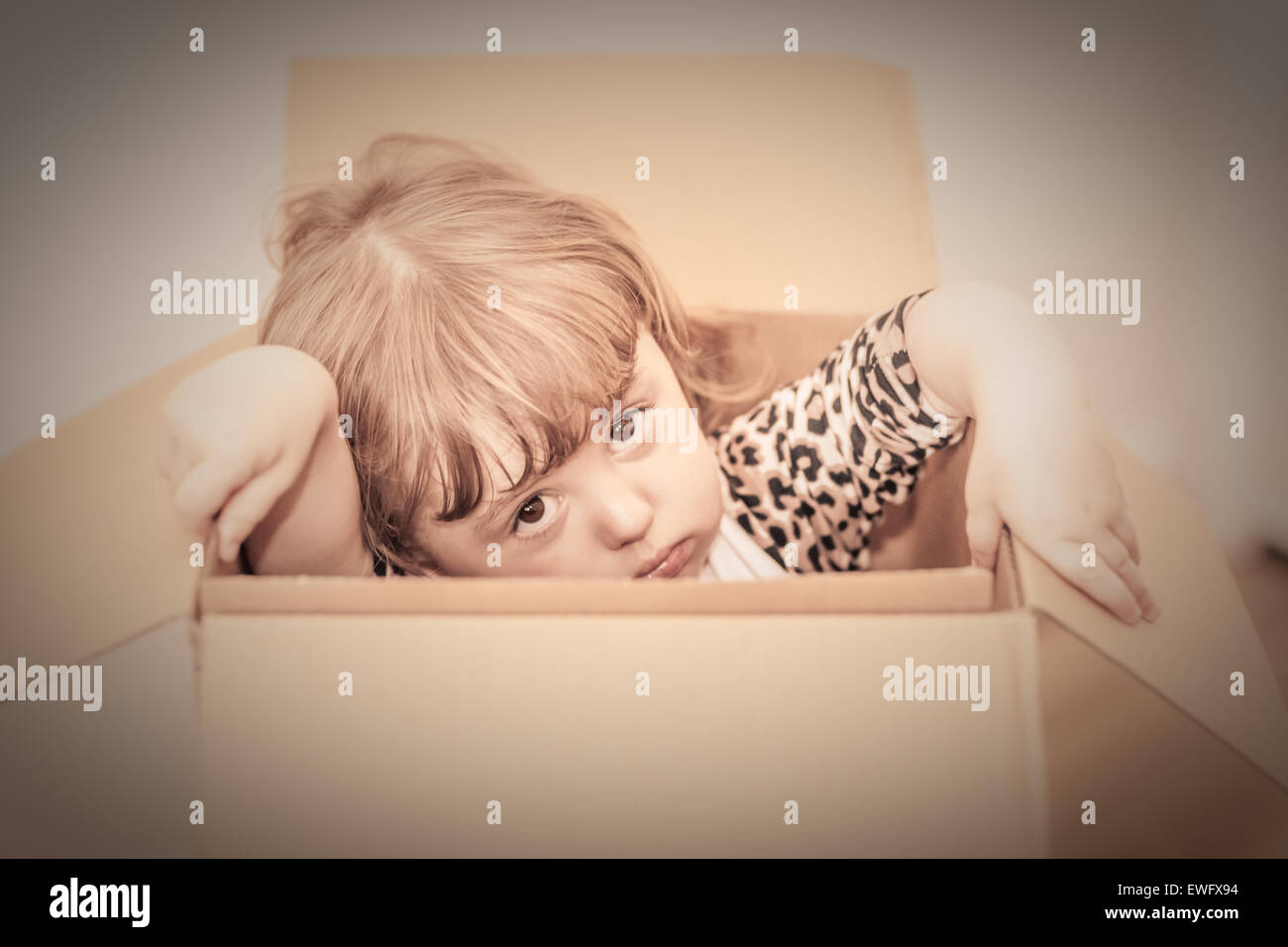 Girl popping out of a cardboard box Stock Photo - Alamy