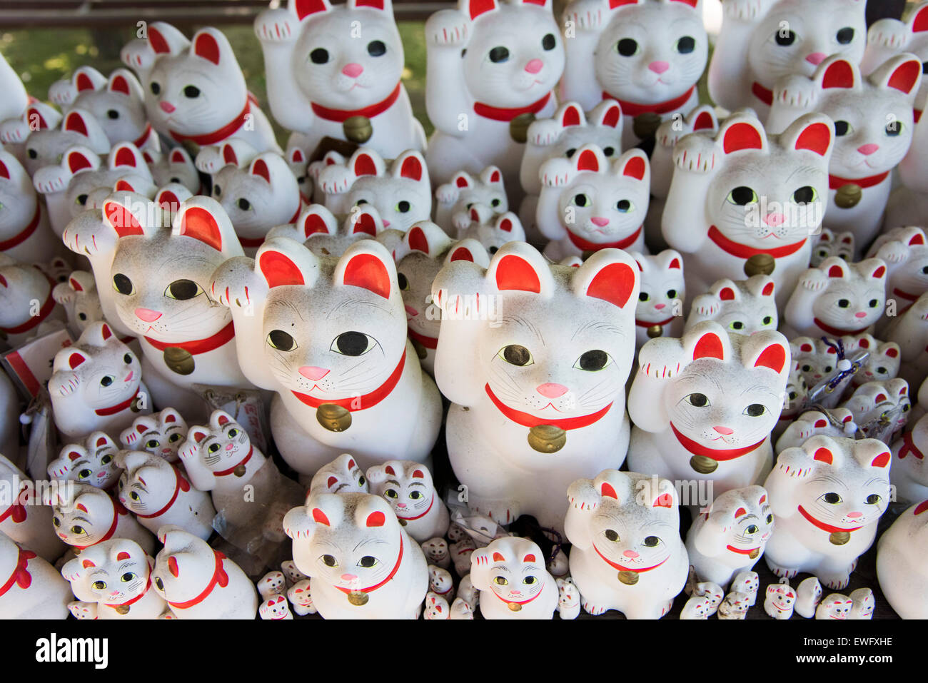 Maneki neko temple hi-res stock photography and images - Alamy