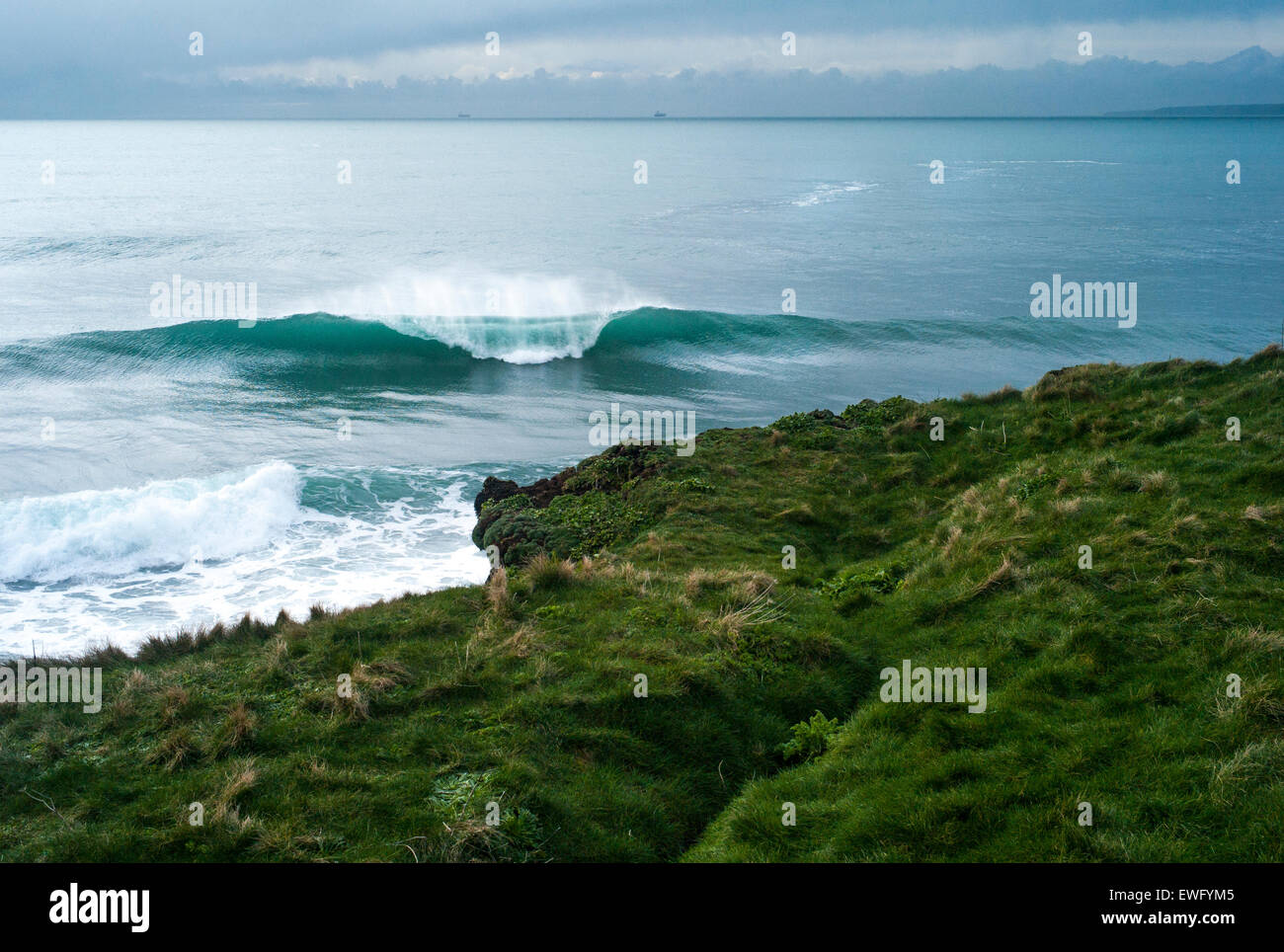 Non breaking waves hi-res stock photography and images - Alamy