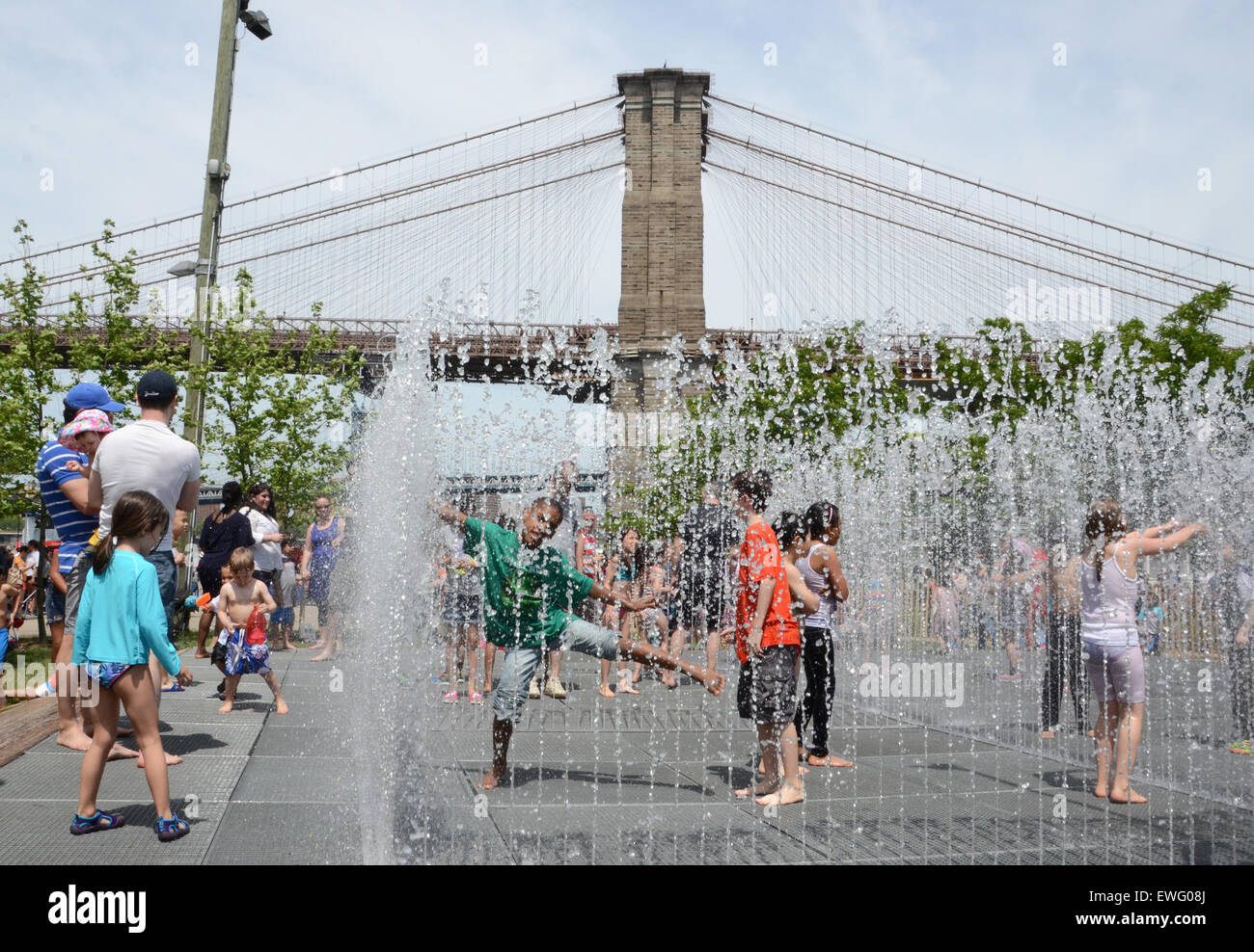 dumbo water jet fountains brooklyn bridge children playing Stock Photo ...