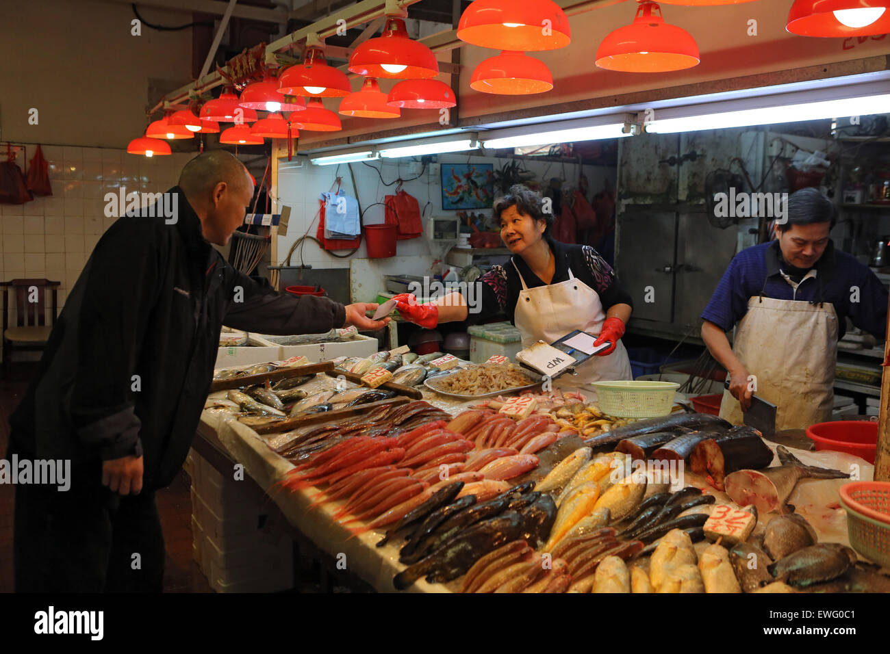 China fish processing hi-res stock photography and images - Alamy