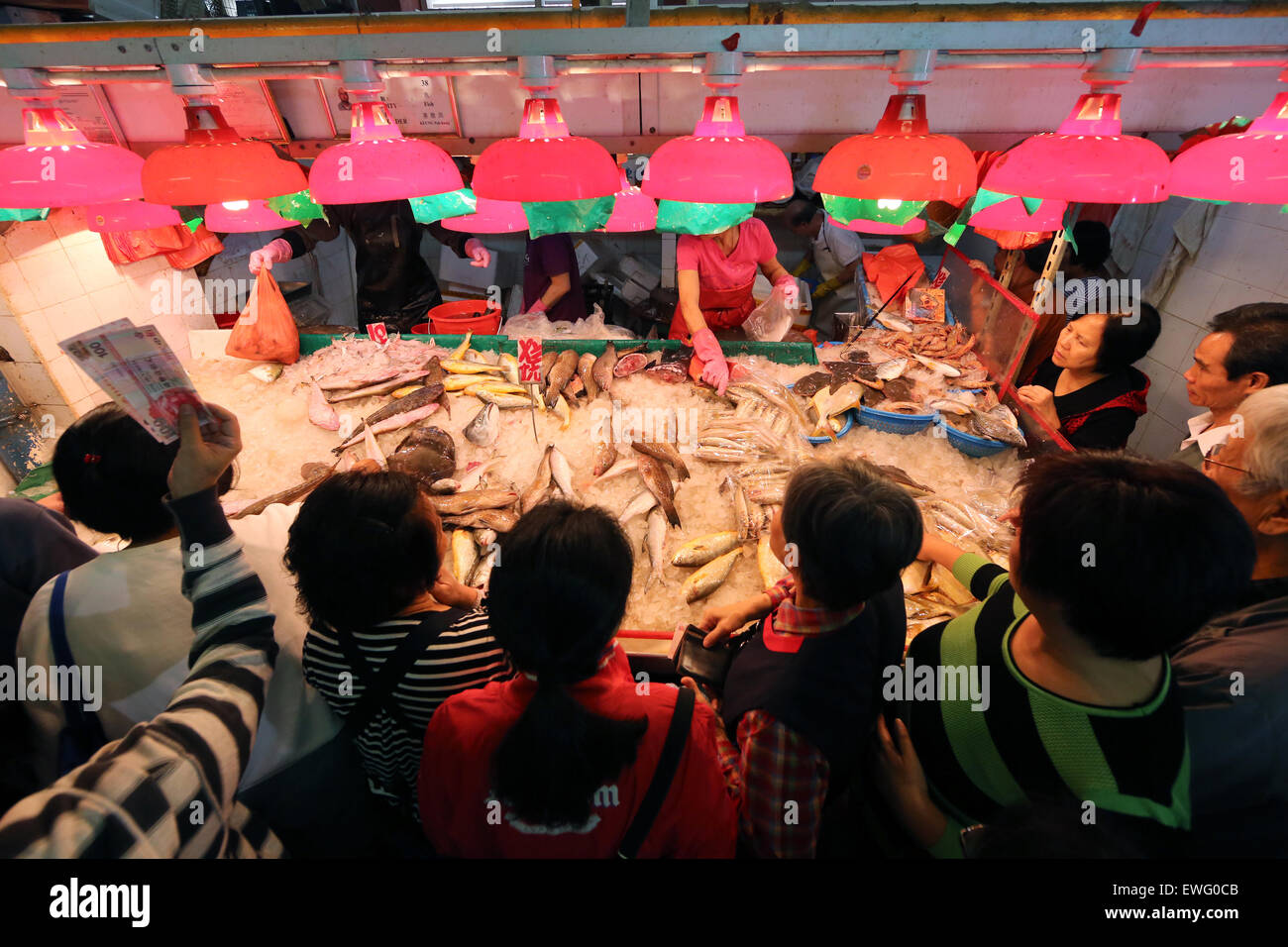 Hong Kong, China, fish sale at a farmer's market Stock Photo - Alamy