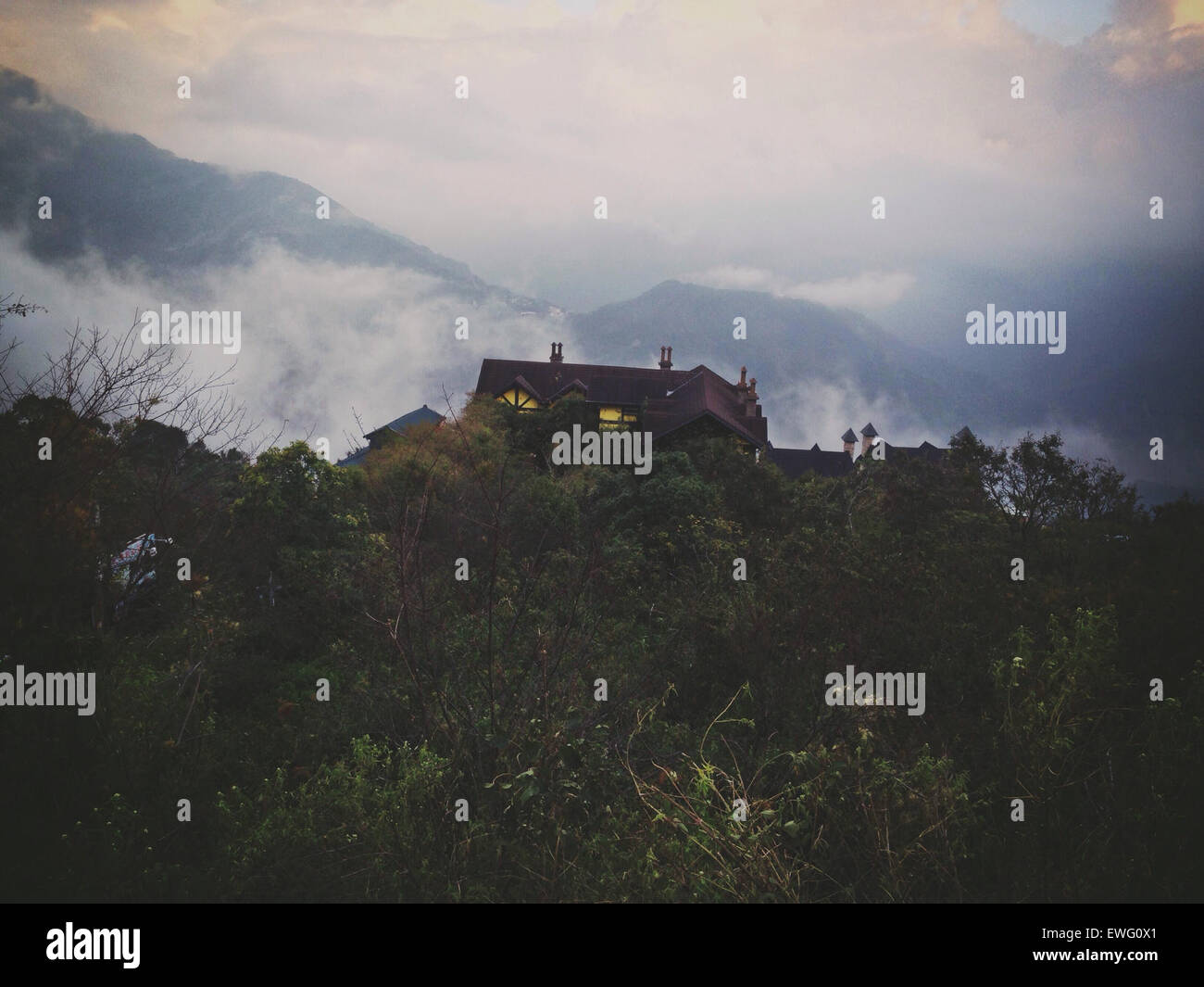 Hillside Cottage High Resolution Stock Photography and Images - Alamy