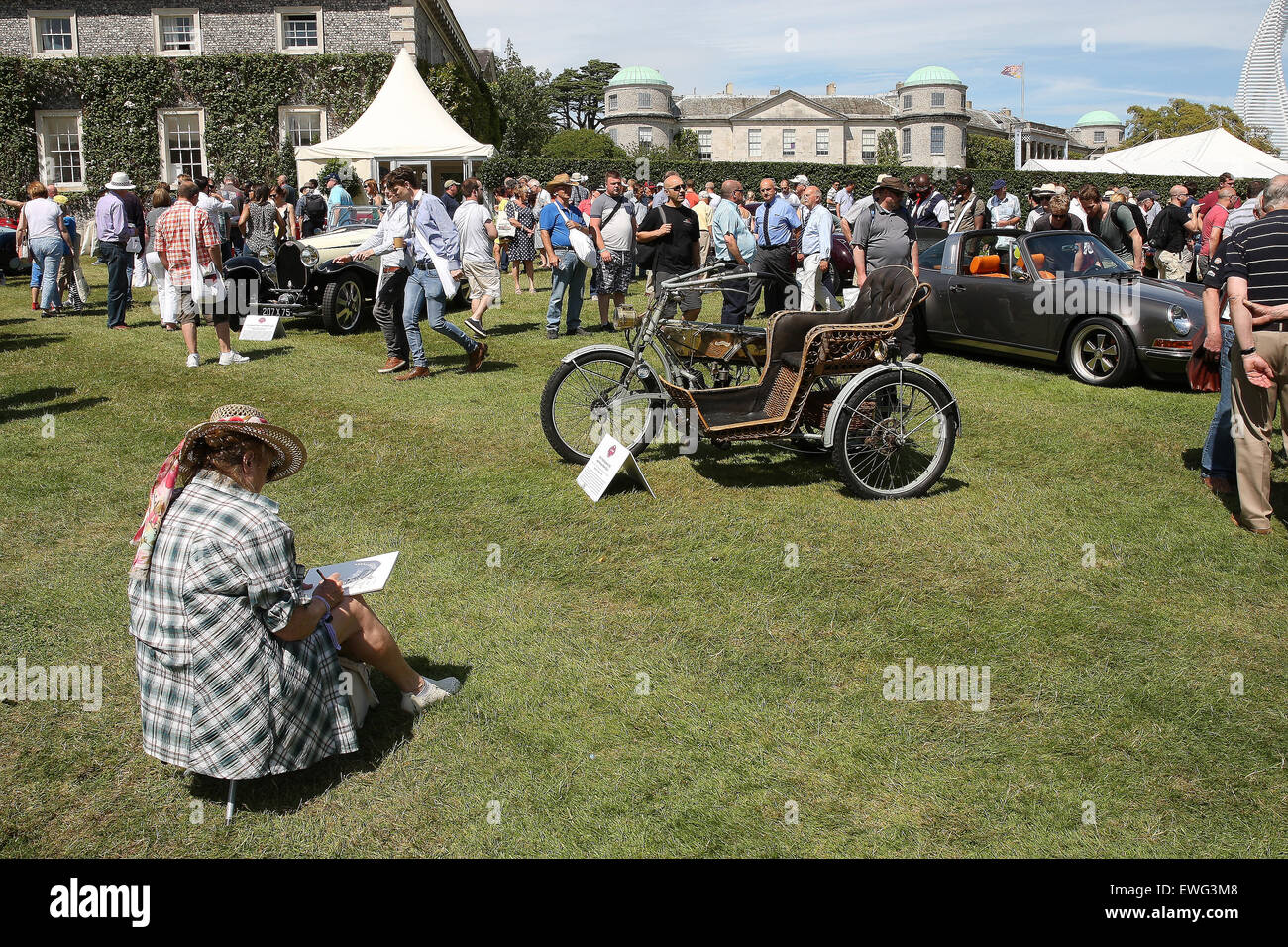 Goodwood, UK. 25th June, 2015. Artist draws one of the Cartier Style et ...