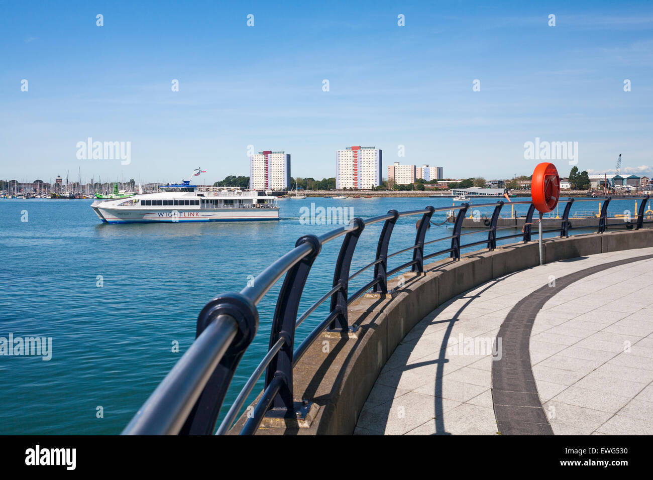 Portsmouth to ryde ferry hi-res stock photography and images - Alamy