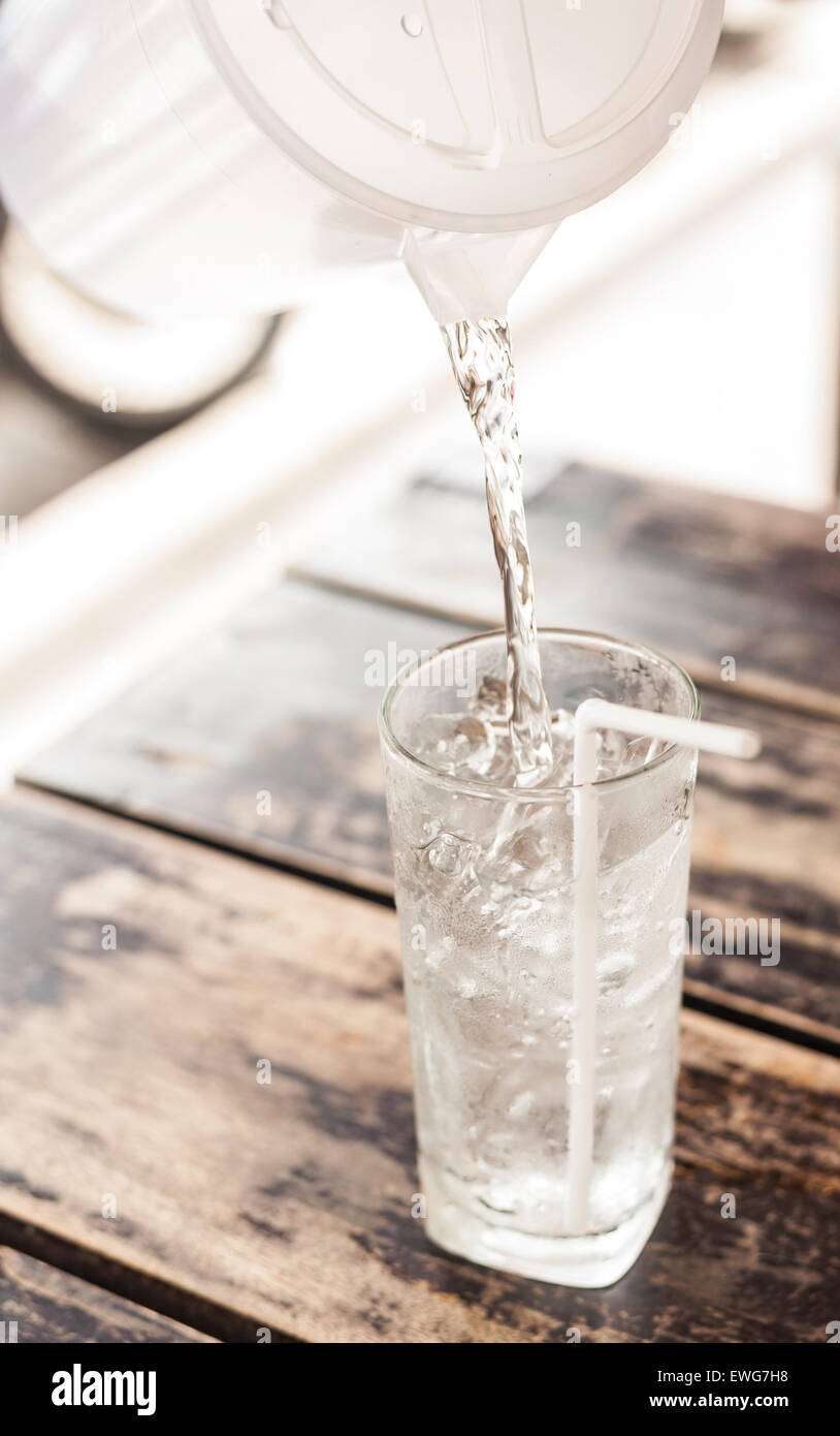 Water flowing splashing hi-res stock photography and images - Alamy