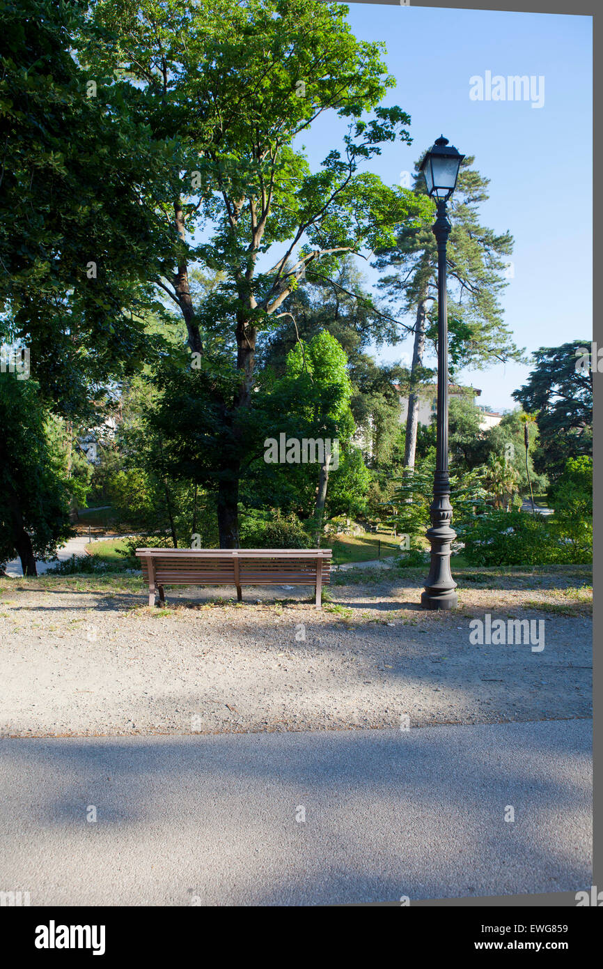 park bench and lamp post old town Lucca Italy Stock Photo - Alamy