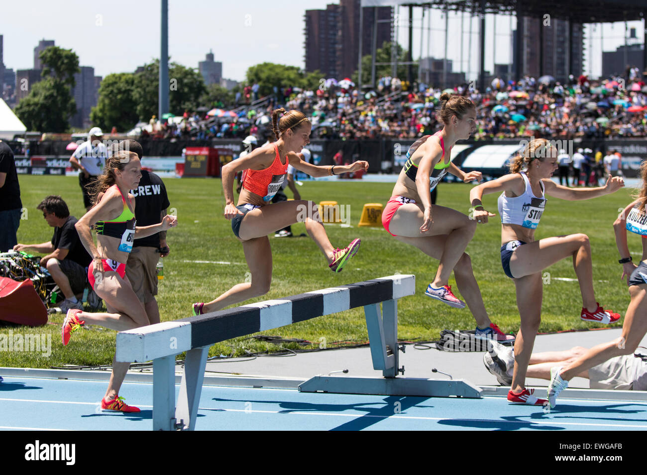 Steeplechase athletics hi-res stock photography and images - Alamy