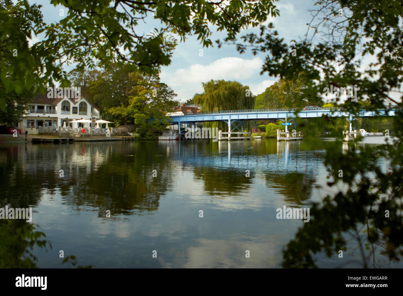 Cookham bridge hi-res stock photography and images - Alamy