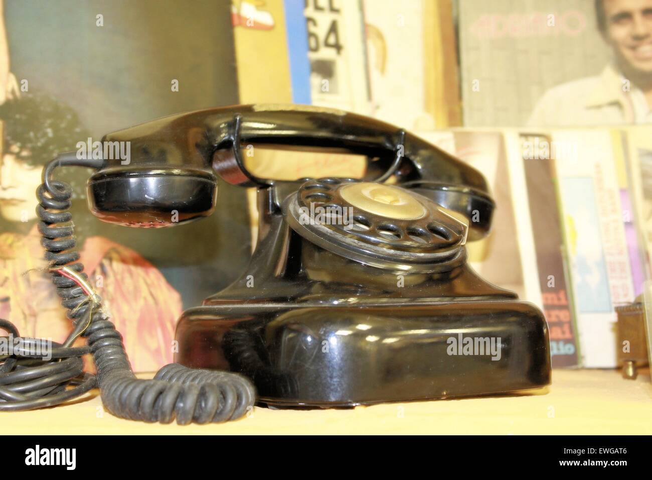 Old handset phone hi-res stock photography and images - Alamy