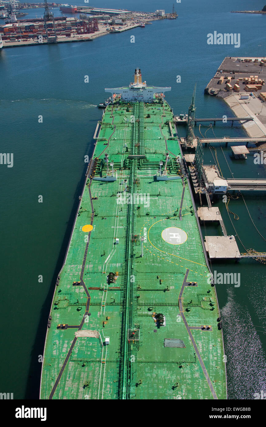 oil tanker at dock Stock Photo - Alamy