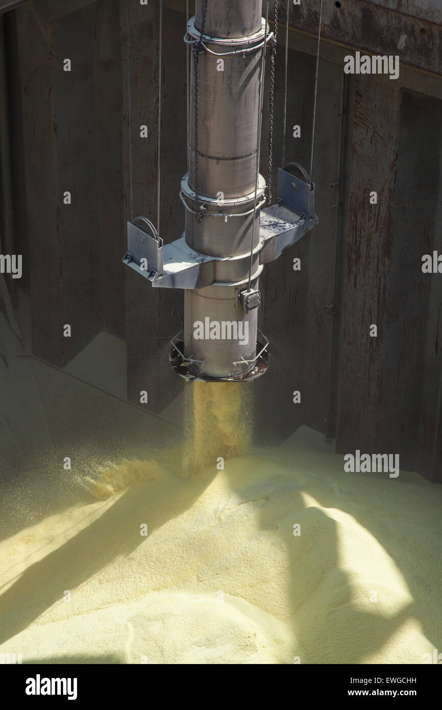ship loading sulfur Stock Photo - Alamy