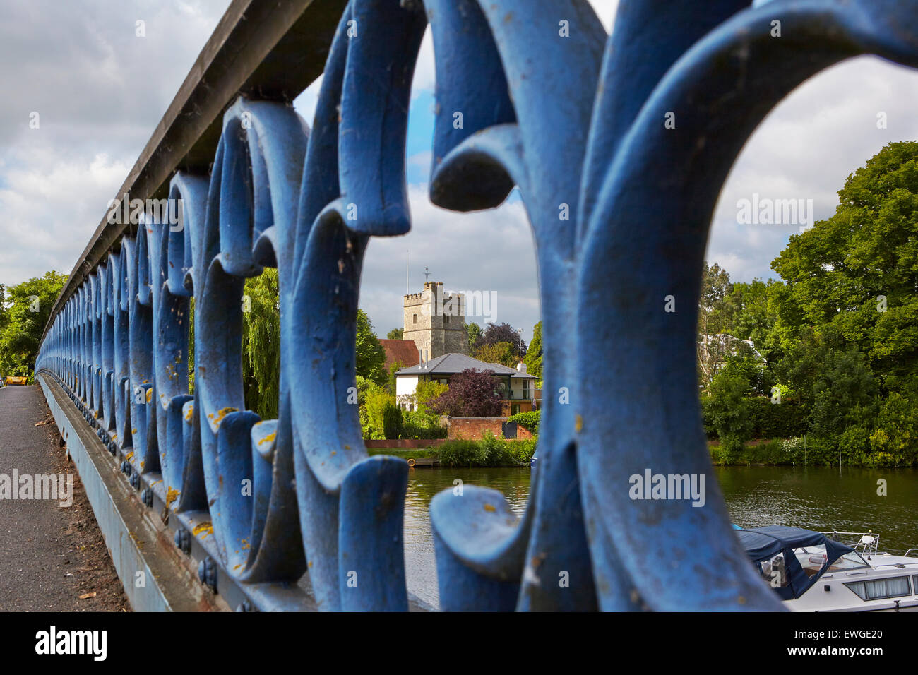 Cookham bridge hi-res stock photography and images - Alamy