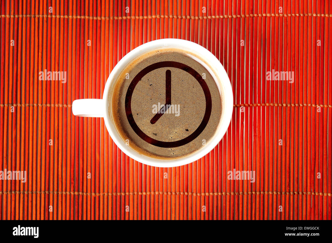Clock shape on coffee cup Stock Photo - Alamy