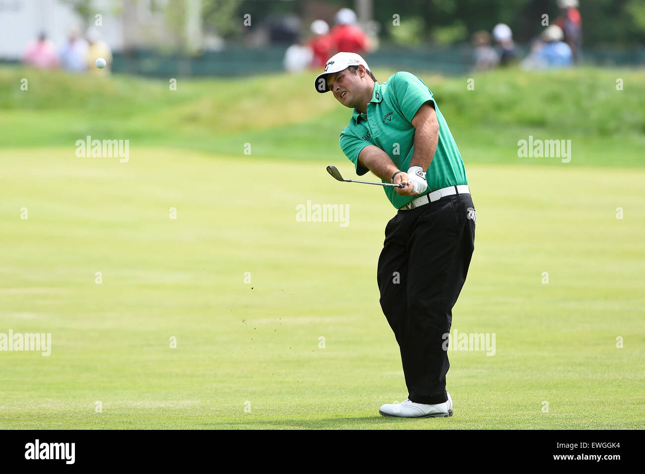 Cromwell, Connecticut, USA. 25th June, 2015. Patrick Reed chips his way ...