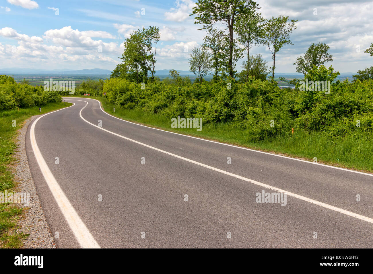 Straight asphalt road leading into the distance Stock Photo - Alamy
