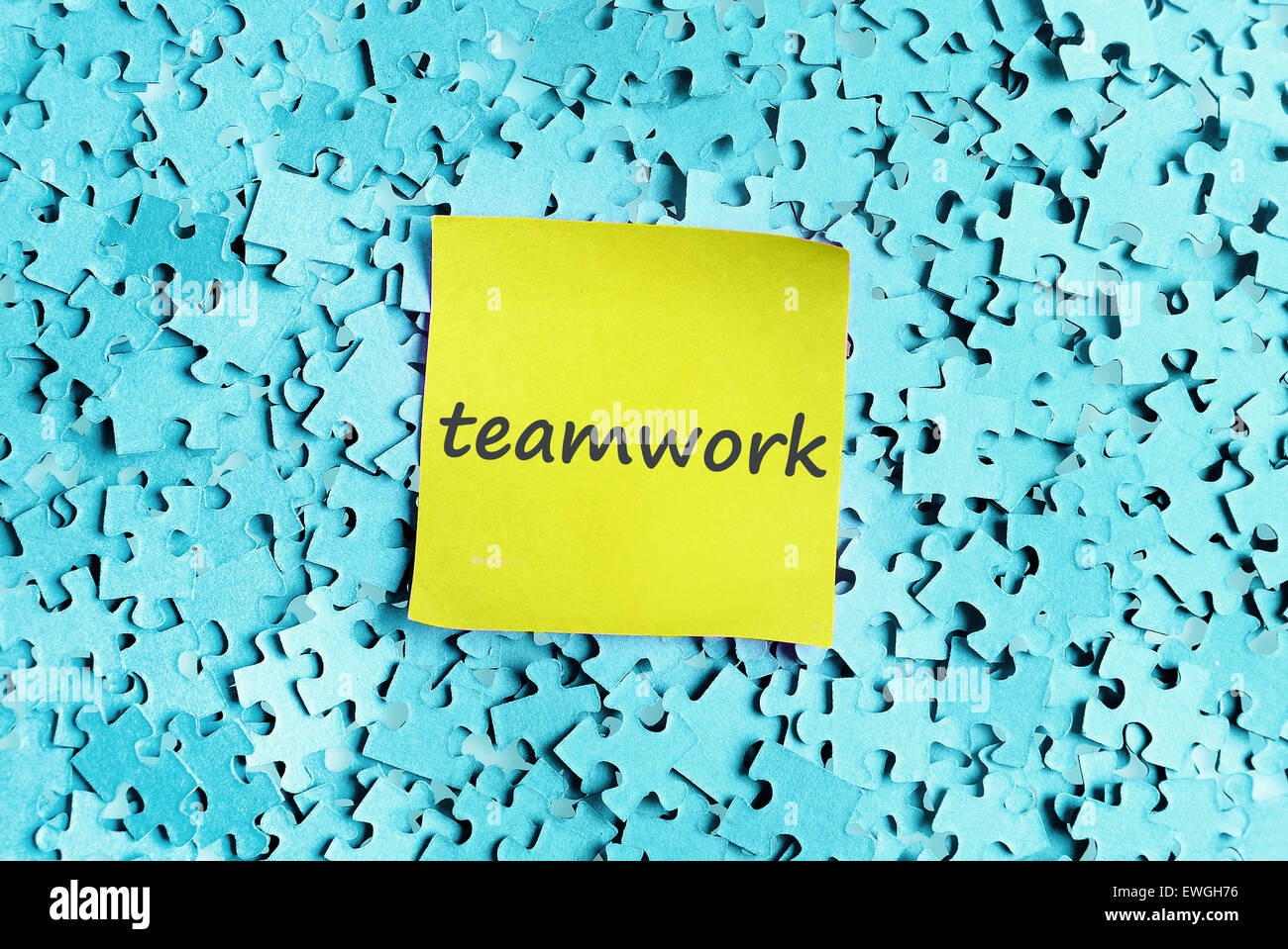 Teamwork word on puzzle background Stock Photo - Alamy