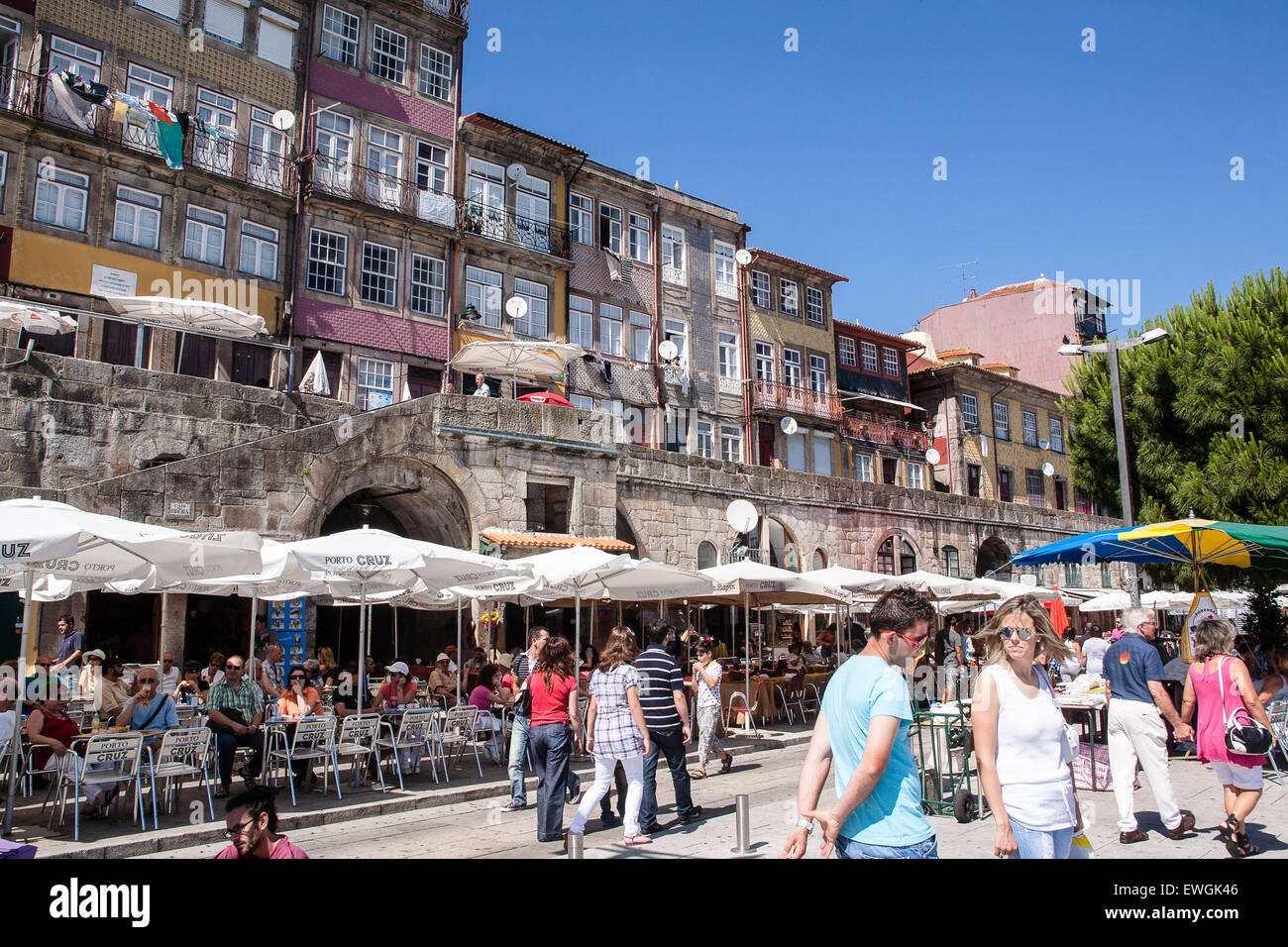 Medieval ribeira riverside district hi-res stock photography and images ...