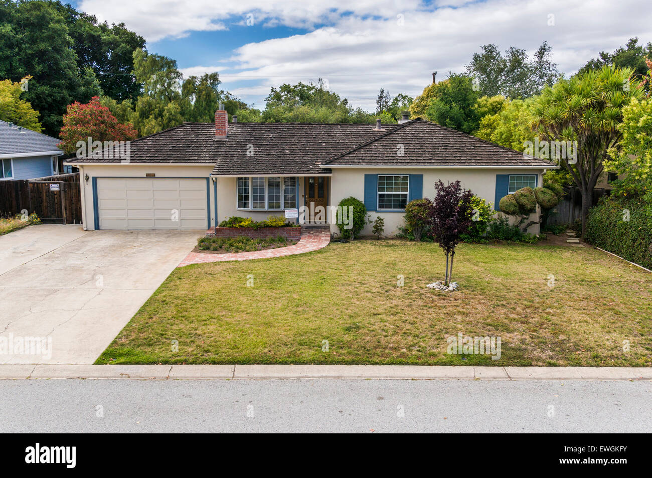 Historic Apple House and Garage - Silicon Valley Stock Photo - Alamy