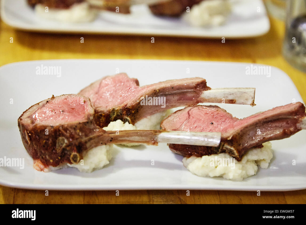 Plated lamb chops hi-res stock photography and images - Alamy
