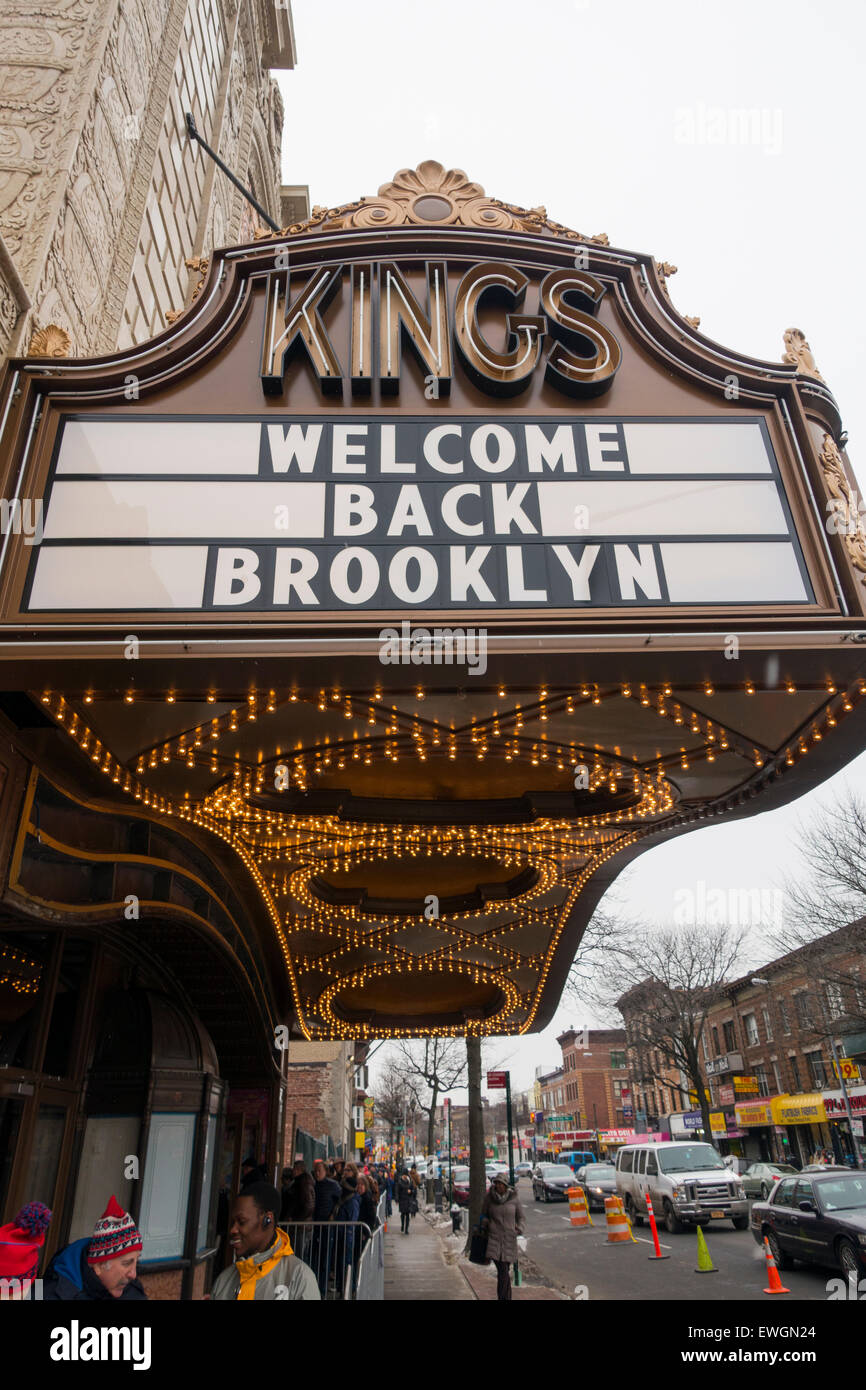 Movie theatre entrance hi-res stock photography and images - Alamy