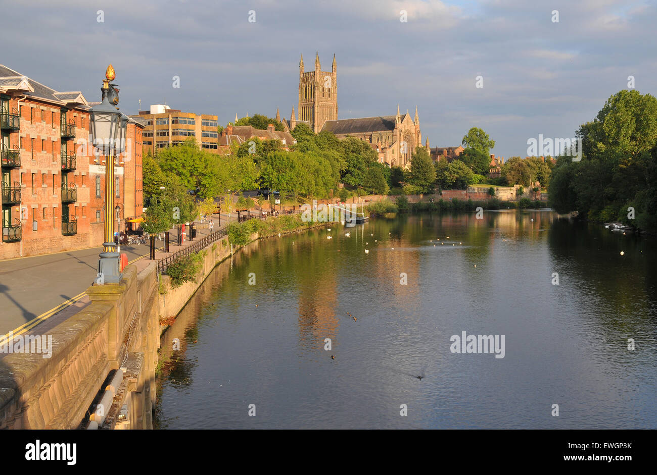 View along the Severn river in Worcester Stock Photo - Alamy