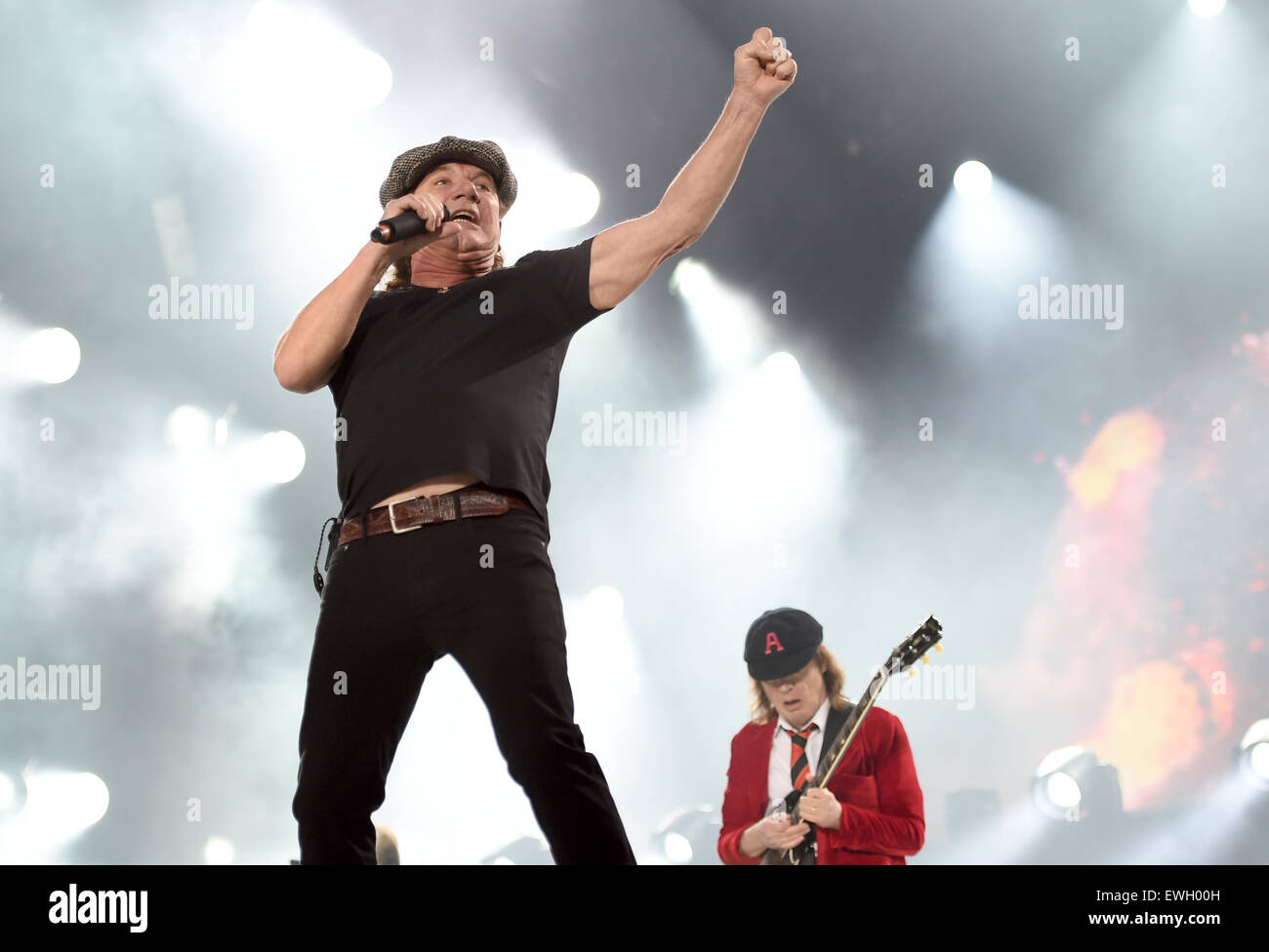 Brian johnson and angus young hi-res stock photography and images - Alamy