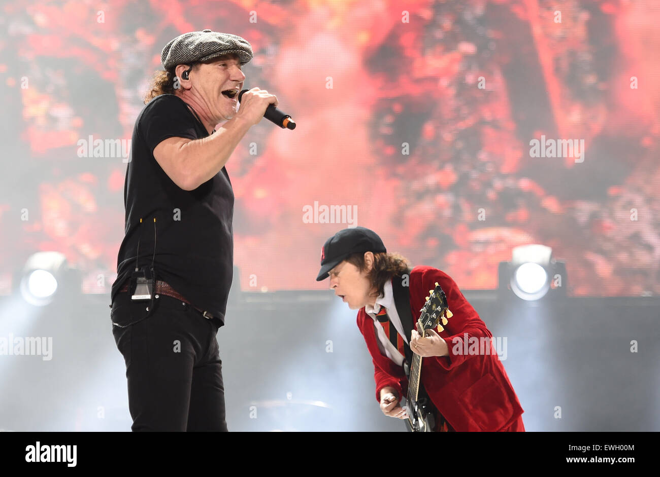 Angus young brian johnson hi-res stock photography and images - Alamy