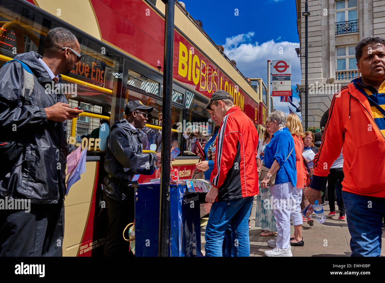 Street Life London Stock Photo - Alamy