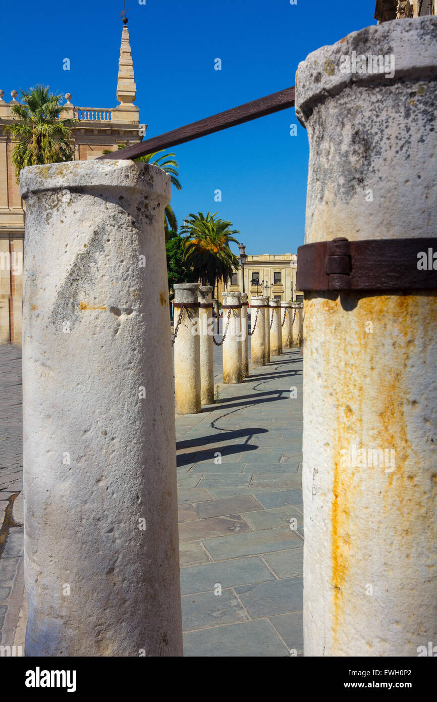 Stone bollards hi-res stock photography and images - Alamy
