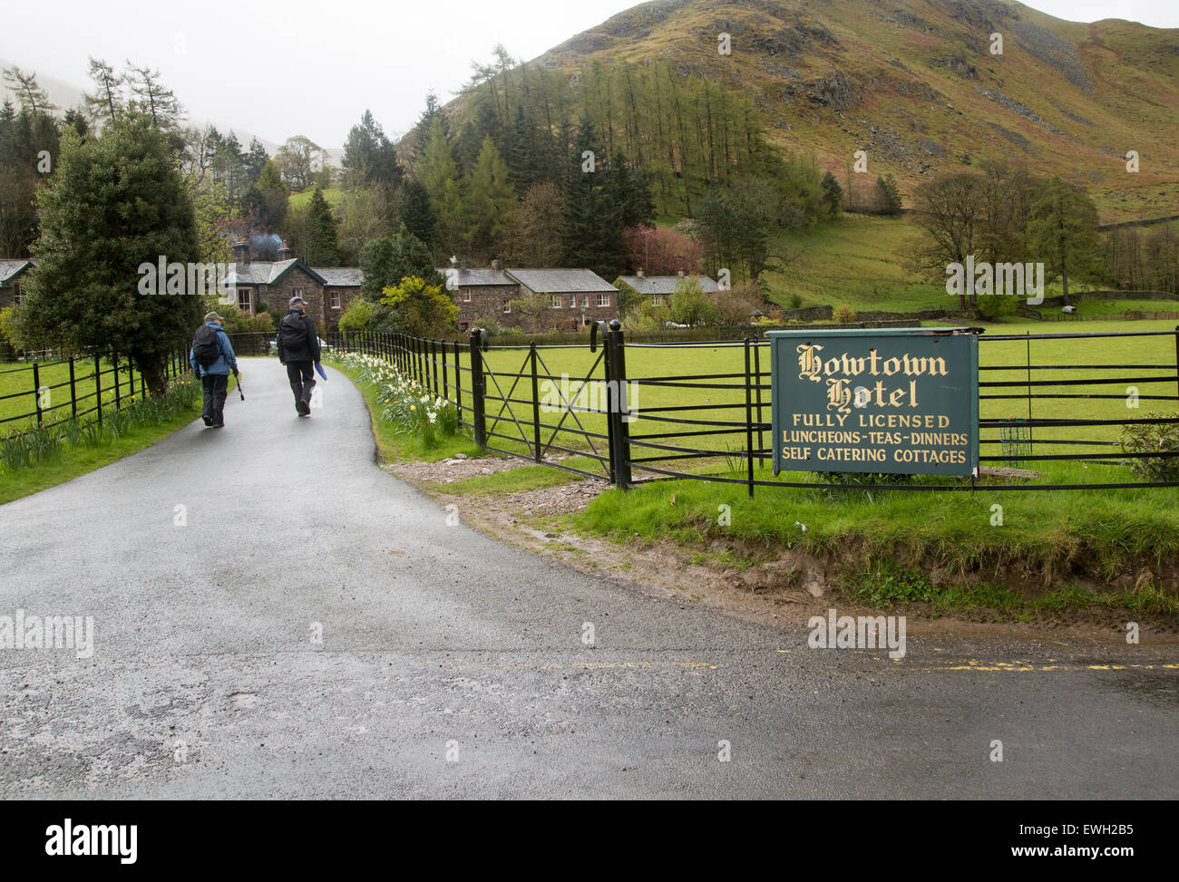 Traditional stone cottages at howtown hi-res stock photography and ...