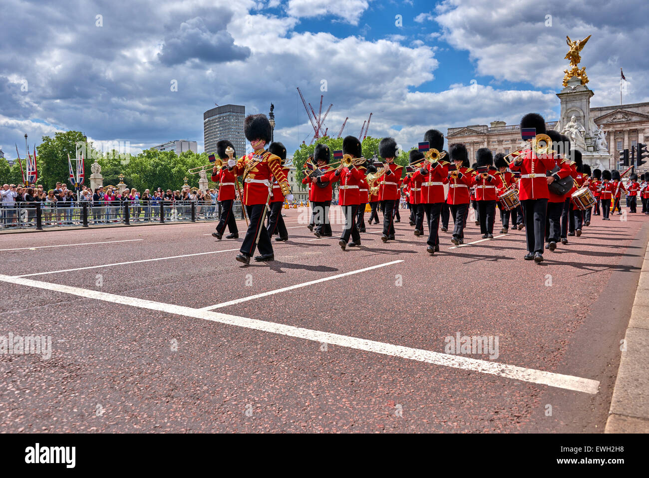 The Queen's Guard and Queen's Life Guard (called King's Guard and King ...