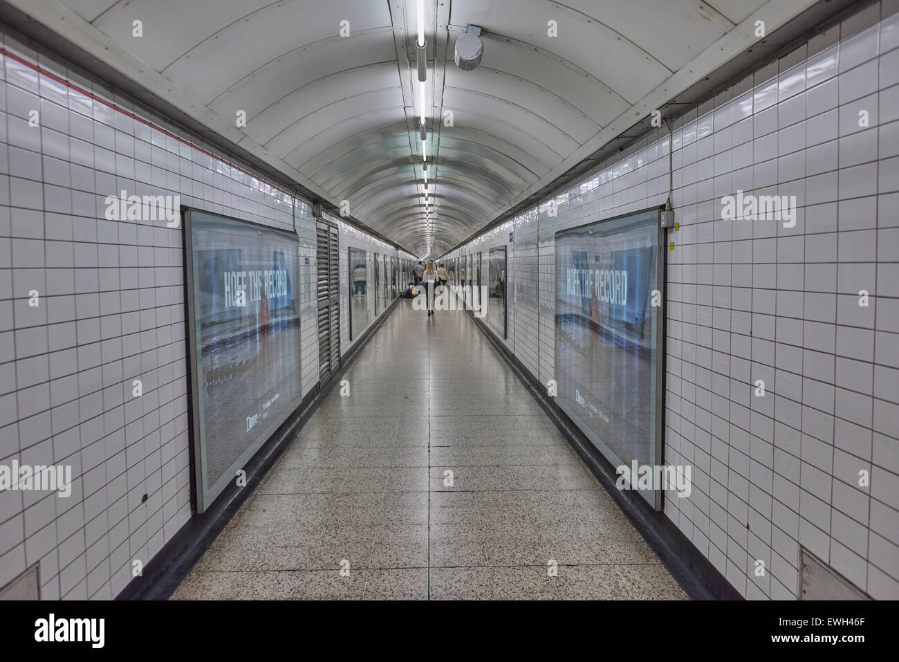 Deep level underground tube railway hi-res stock photography and images ...