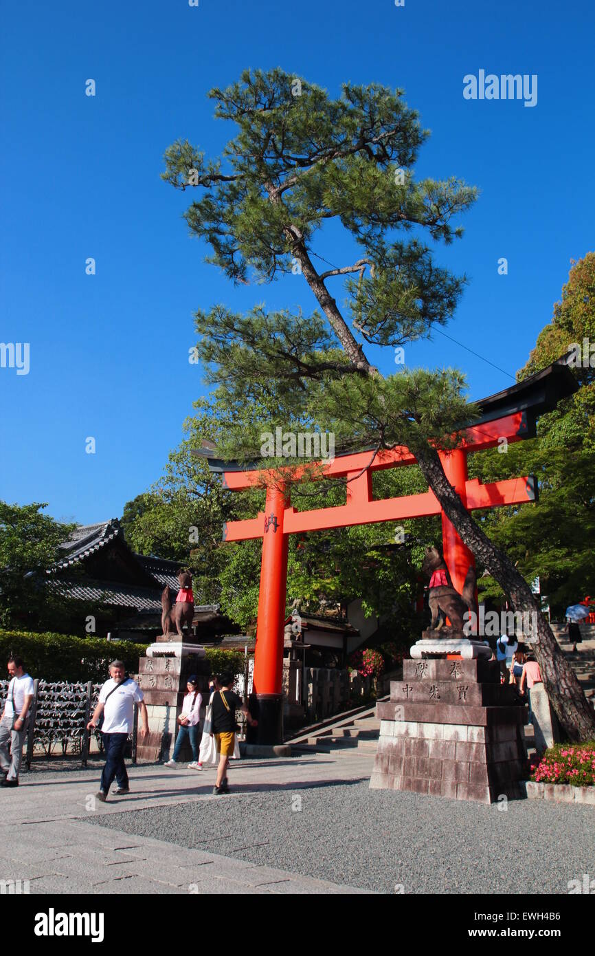 A giant torii gate in front of the Romon Gate at Fushimi Inari Shrine's ...