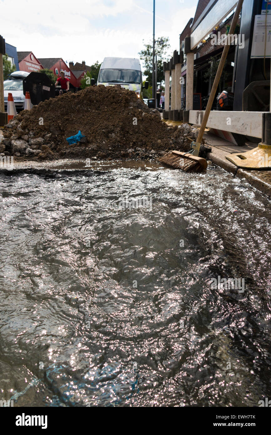 Burst water pipe london hi-res stock photography and images - Alamy