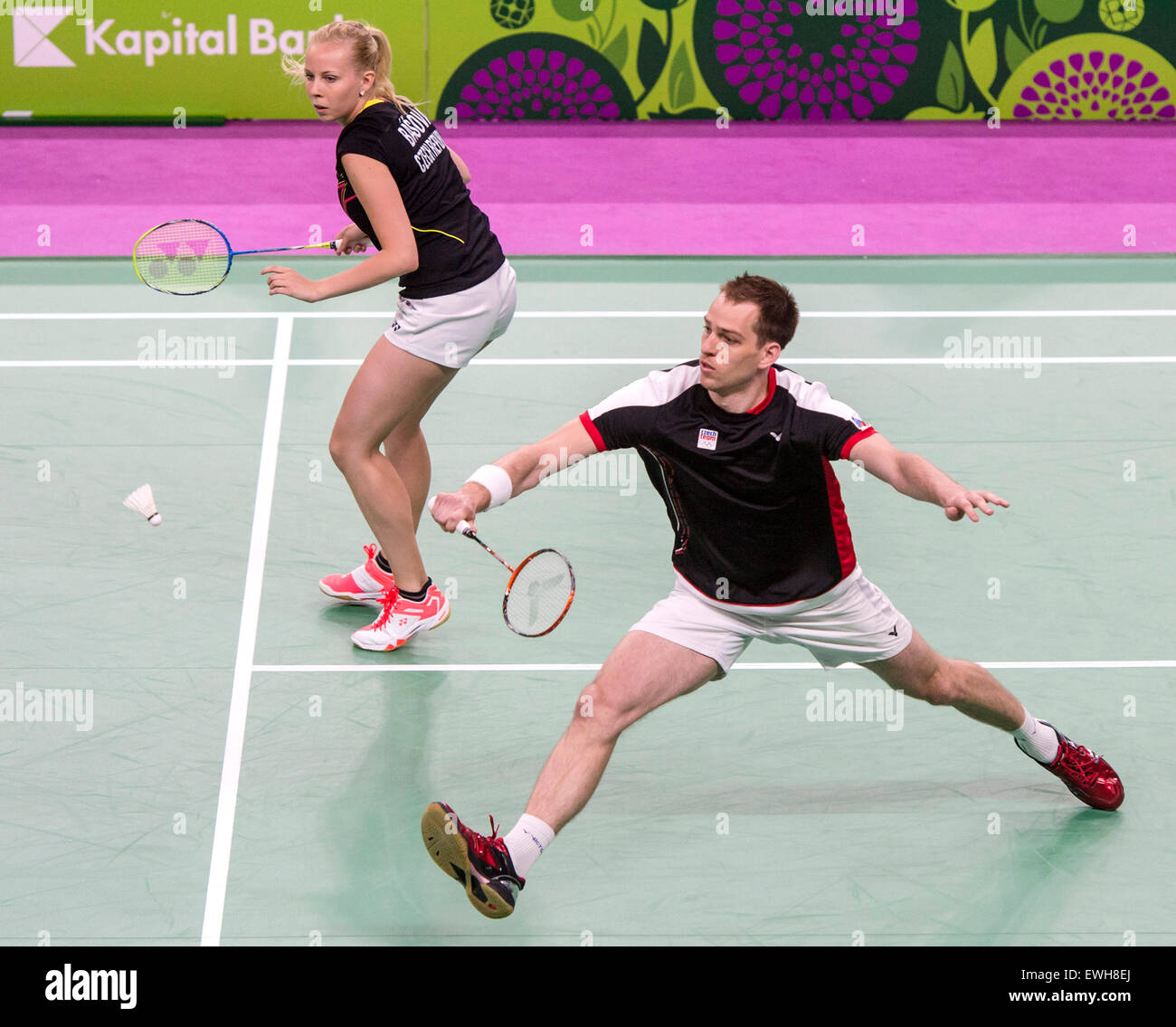 Mixed doubles badminton players hi-res stock photography and images - Alamy