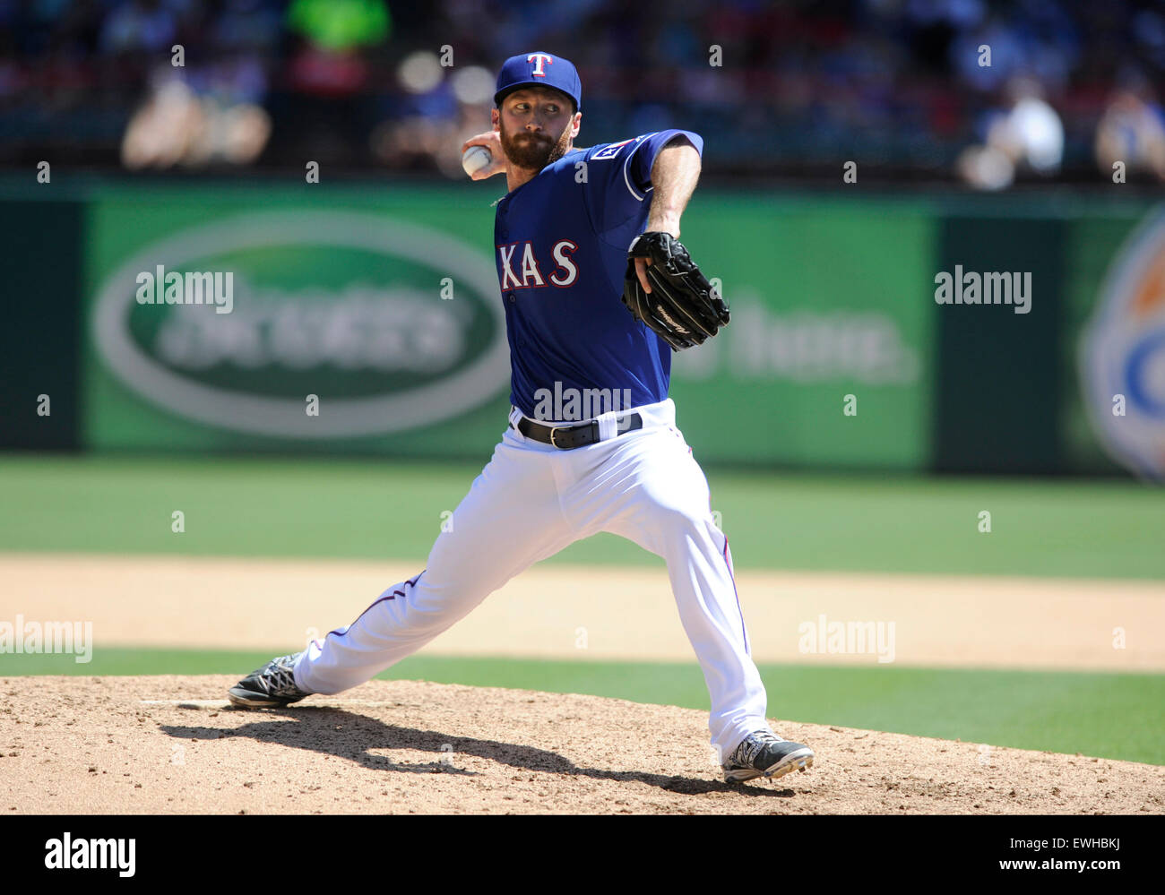 JUN 25, 2015: Texas Rangers relief pitcher Spencer Patton #44 during an ...