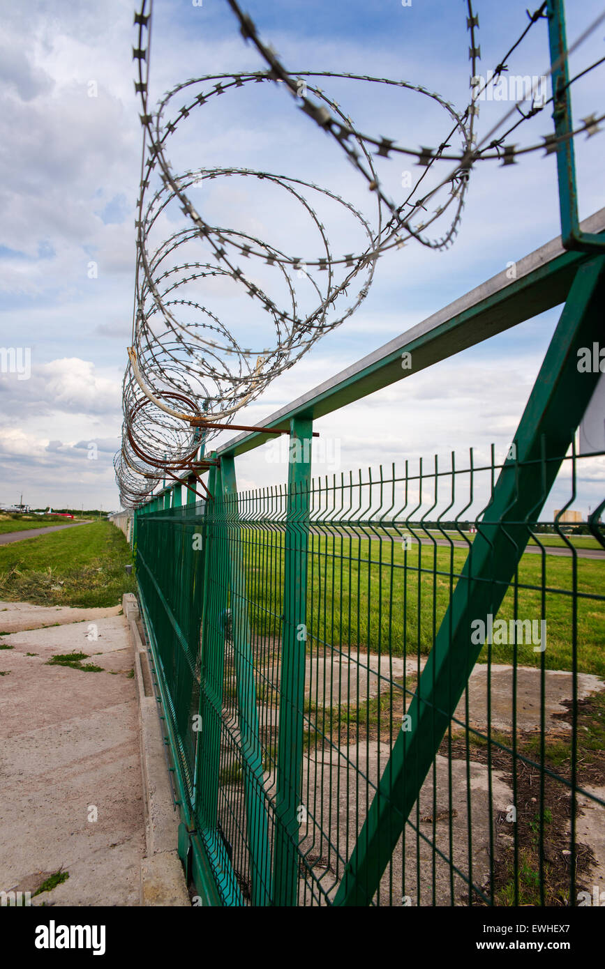 Fence system hi-res stock photography and images - Alamy